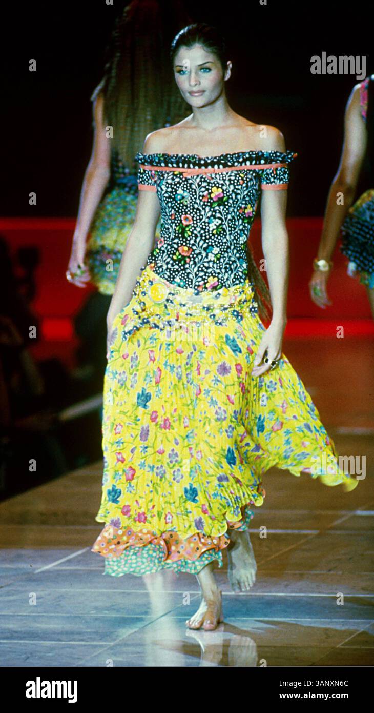 Helena christensen versace hi-res stock photography and images - Alamy