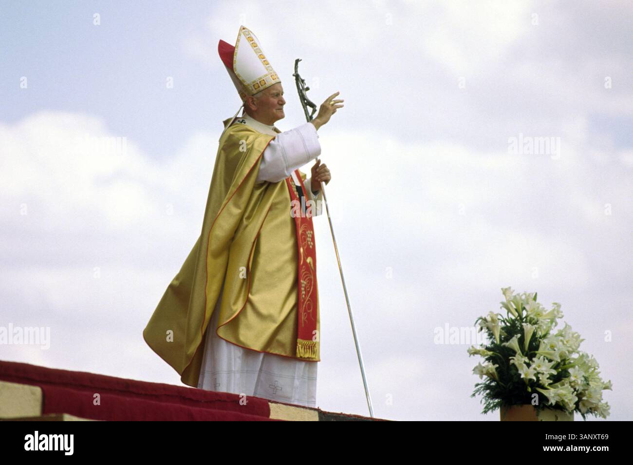 May 29, 2003; Valle de Chalco, Mexico; POPE JOHN PAUL II dies at age 84 ...