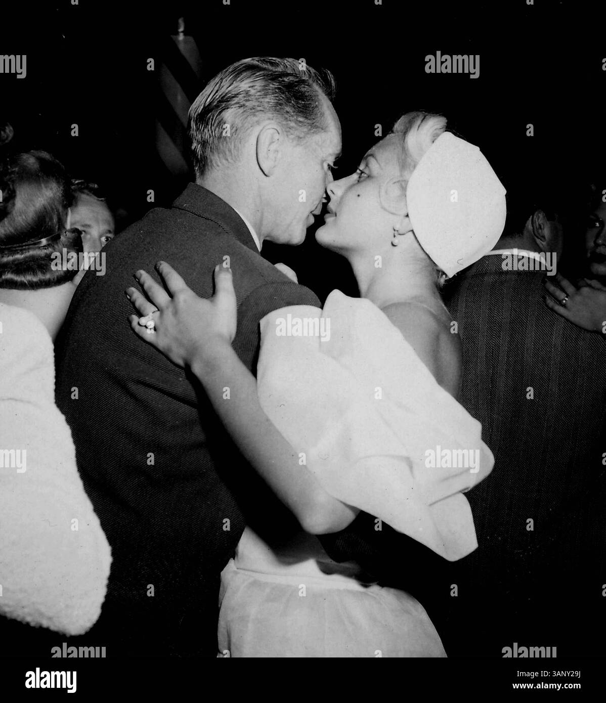 Barbara payton franchot tone hi-res stock photography and images - Alamy