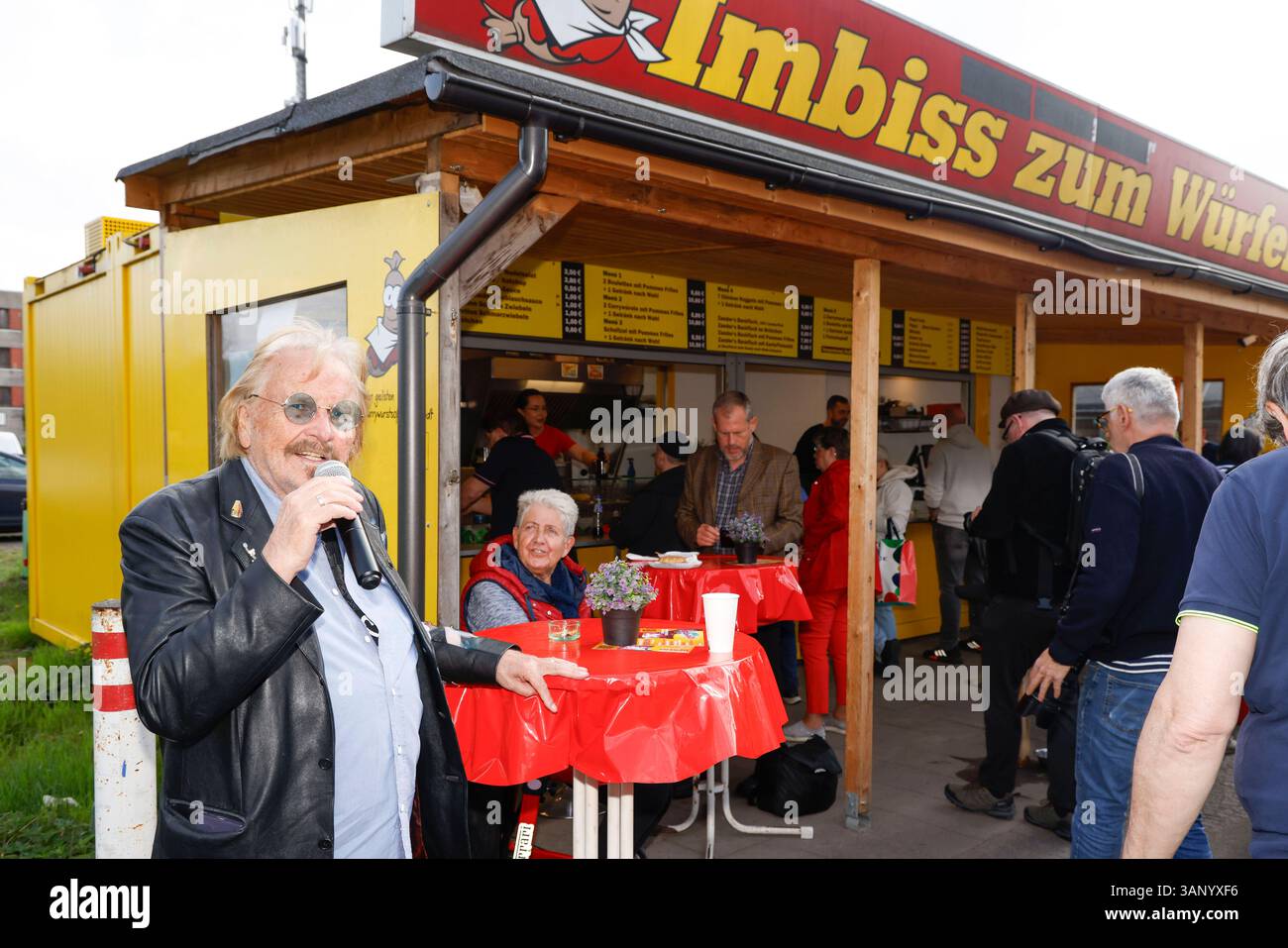 Frank Zander, Zanders Backfisch am Imbiss zum Würfel, Berlin, 14.04. ...