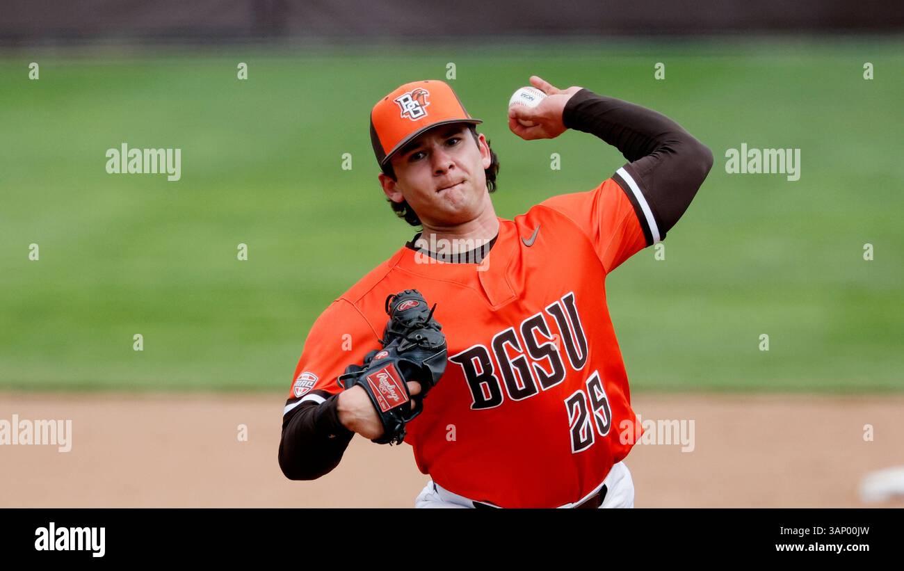 Bowling Green pitcher Nic Good (25) pitches against Miami OH during an ...