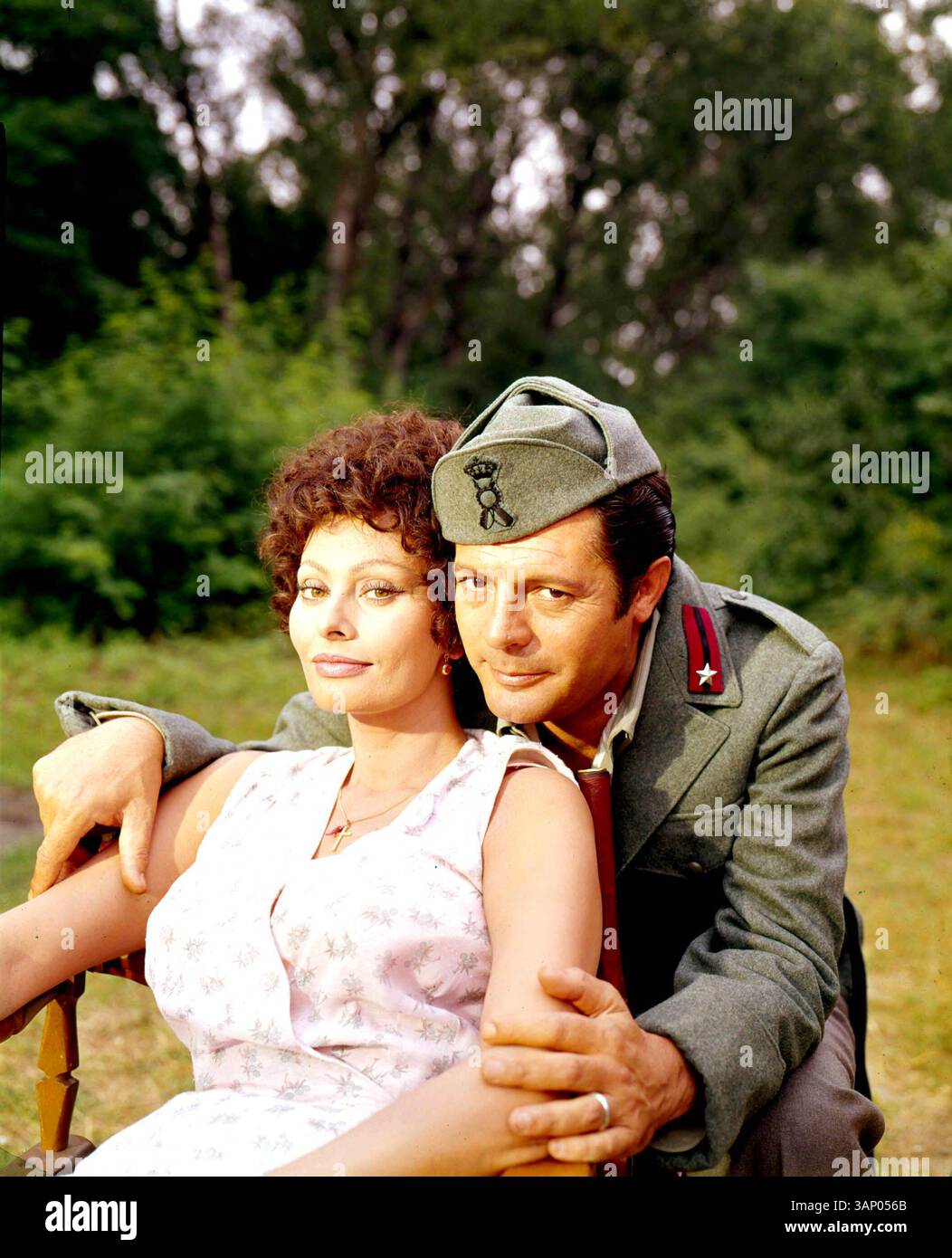 Nov. 18, 2004 - SOPHIA LOREN AND MARCELLO MASTROIANNI FILMING ''I ...