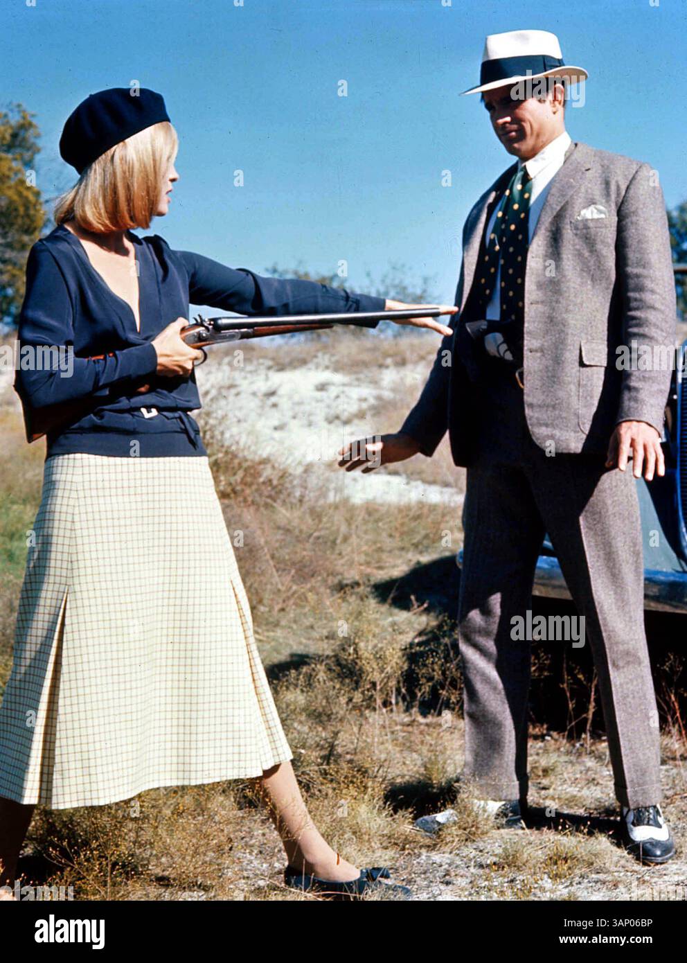 Small-time crook Clyde Barrow (WARREN BEATTY) tries to steal a car and ...