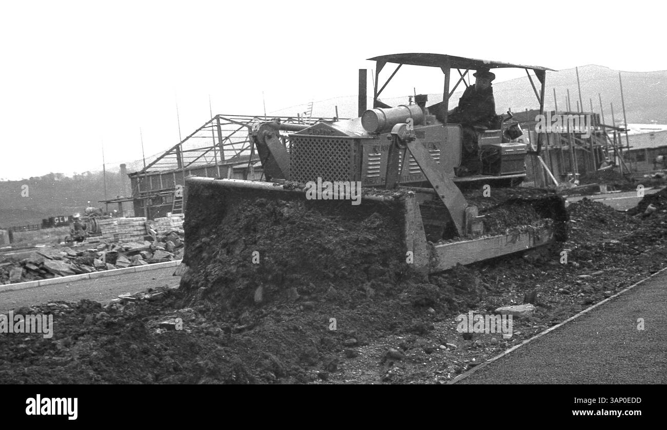 mid 1930s, historical, a mechanical industrial digger, a Cletrac ...