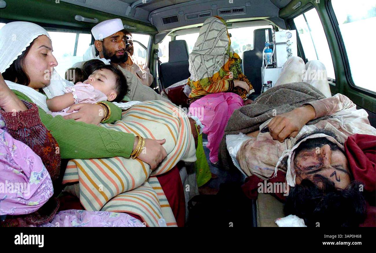 Oct. 17, 2005 - K45560.RAWALPINDI: Oct08 - Injured victims of ...