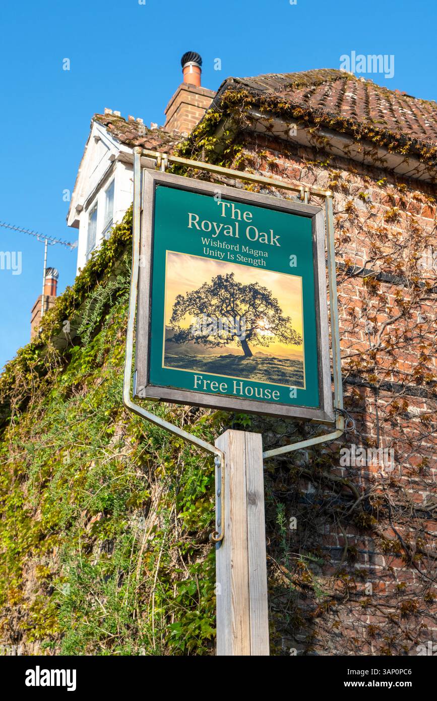 Royal Oak pub sign Stock Photo - Alamy