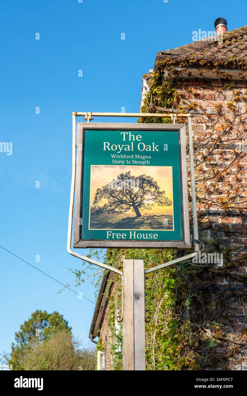 Royal Oak pub sign Stock Photo - Alamy