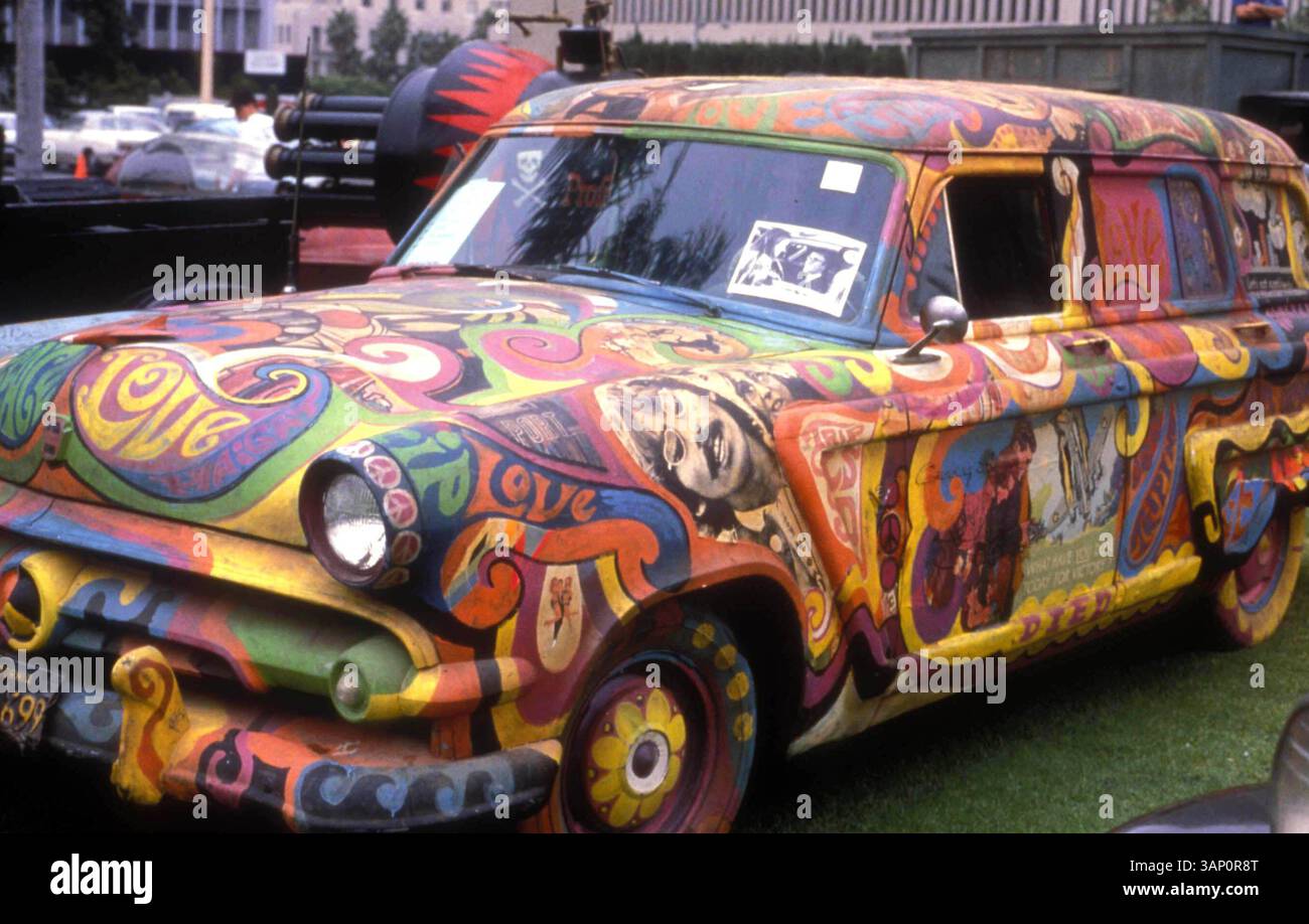June 20, 2005 - 29830.BEATLES SGT. PEPPER'S CAR. PHOTOS(Credit Image ...