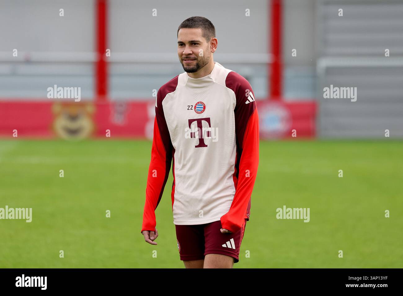 Raphael Guerreiro (FC Bayern Muenchen, #22), GER, Abschlusstraining, FC ...