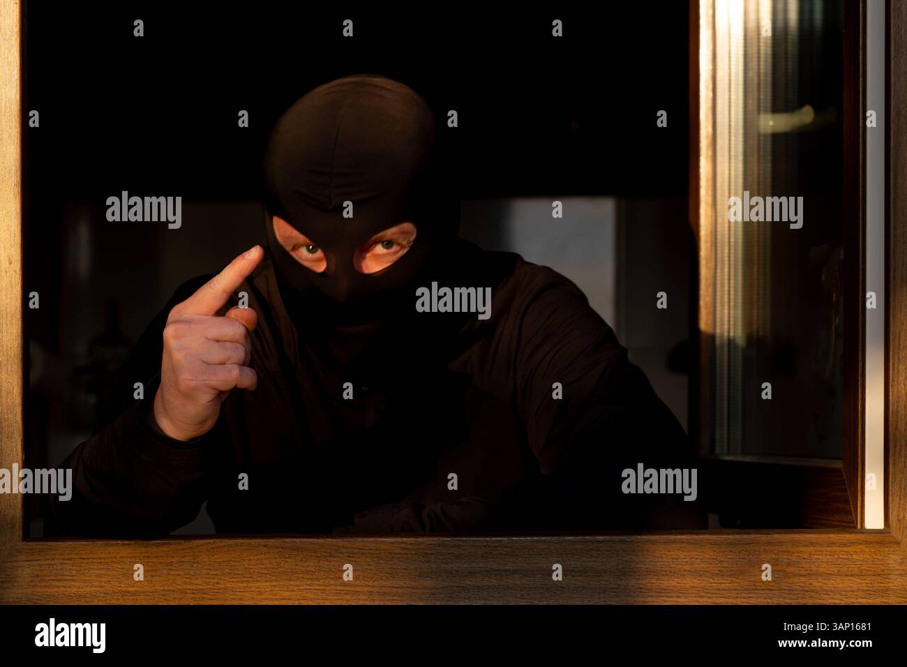 Thief in black cap covering face caught breaking into house, refugee ...