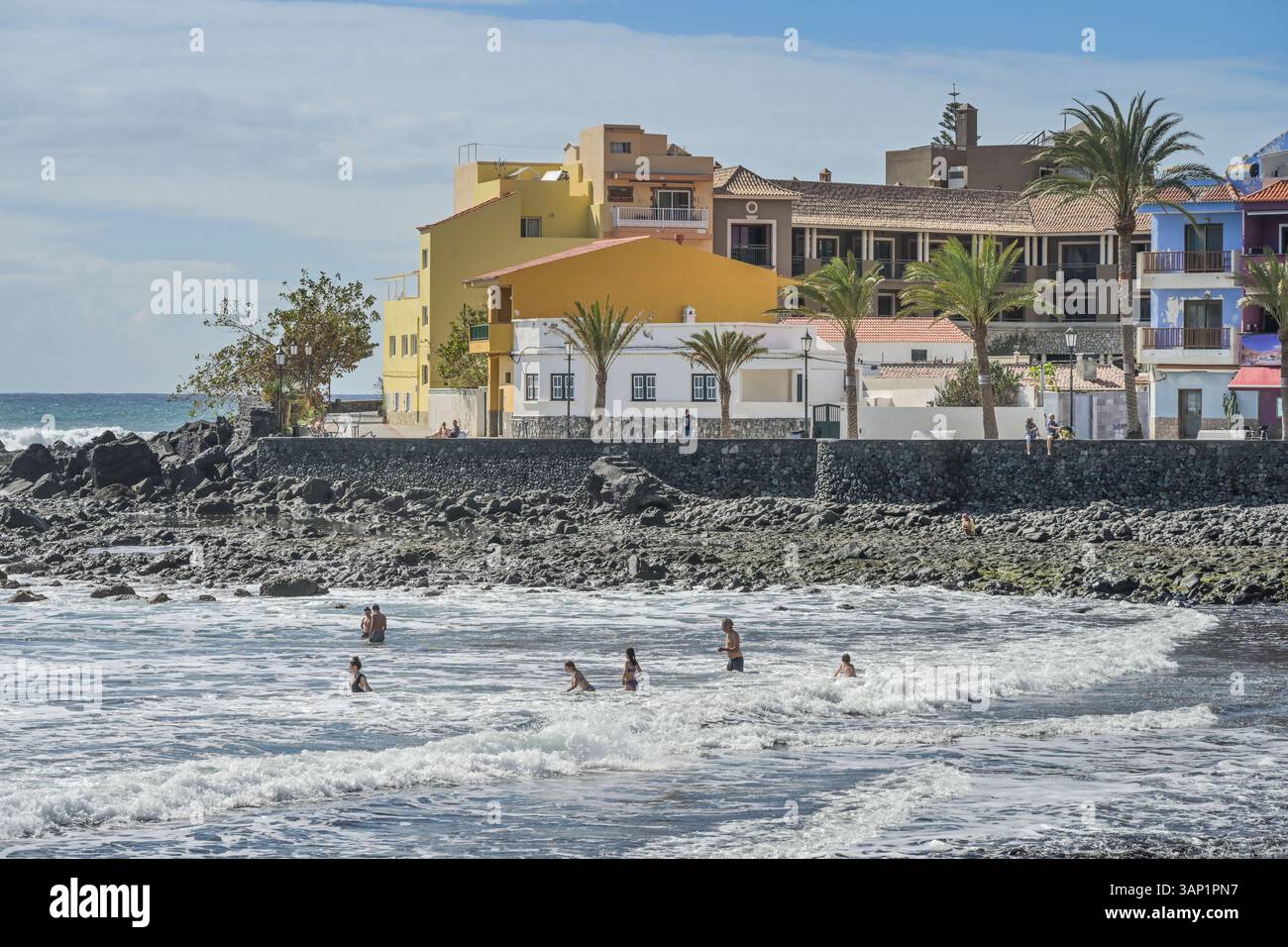 Küste, Wellen, Badende, Atlantik, Ortsteil La Playa im Valle Gran Rey ...