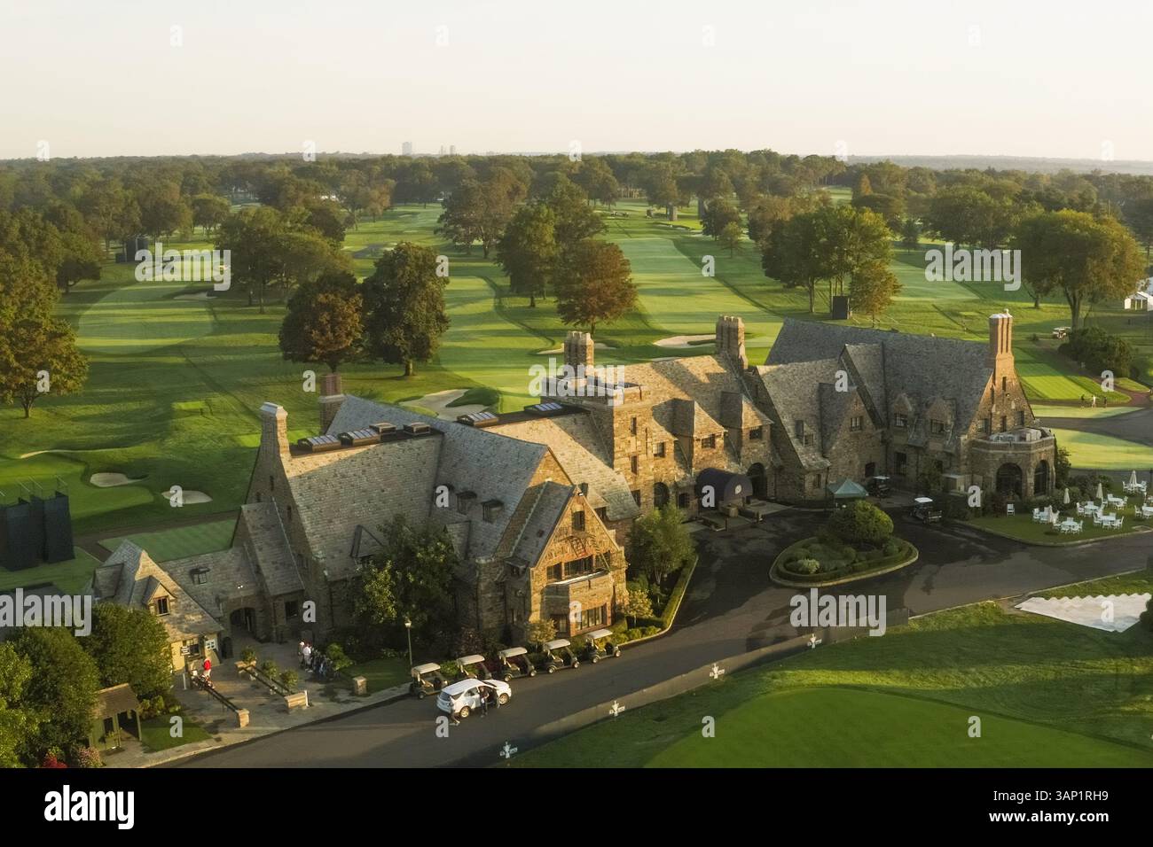 Winged foot course hi-res stock photography and images - Alamy