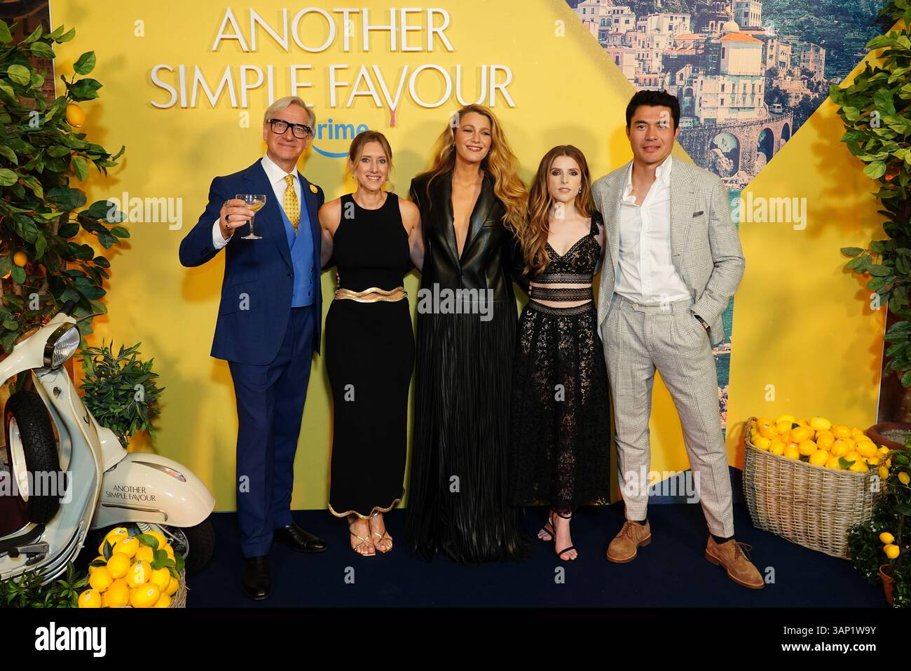 (left to right) Paul Feig, Laura Fischer, Blake Lively, Anna Kendrick ...