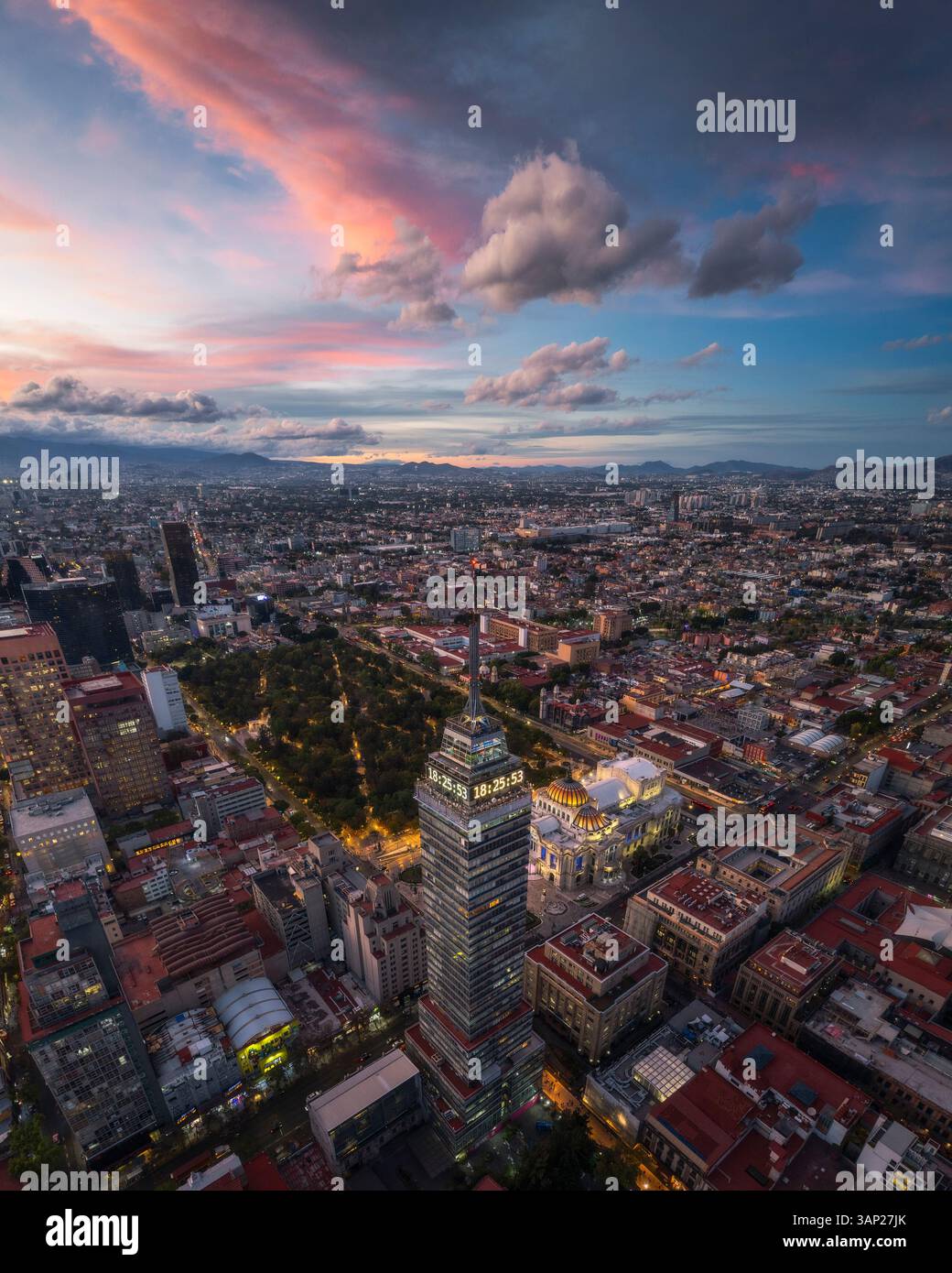 Aerial view of the beautiful skyline with Torre Latinoamericana ...