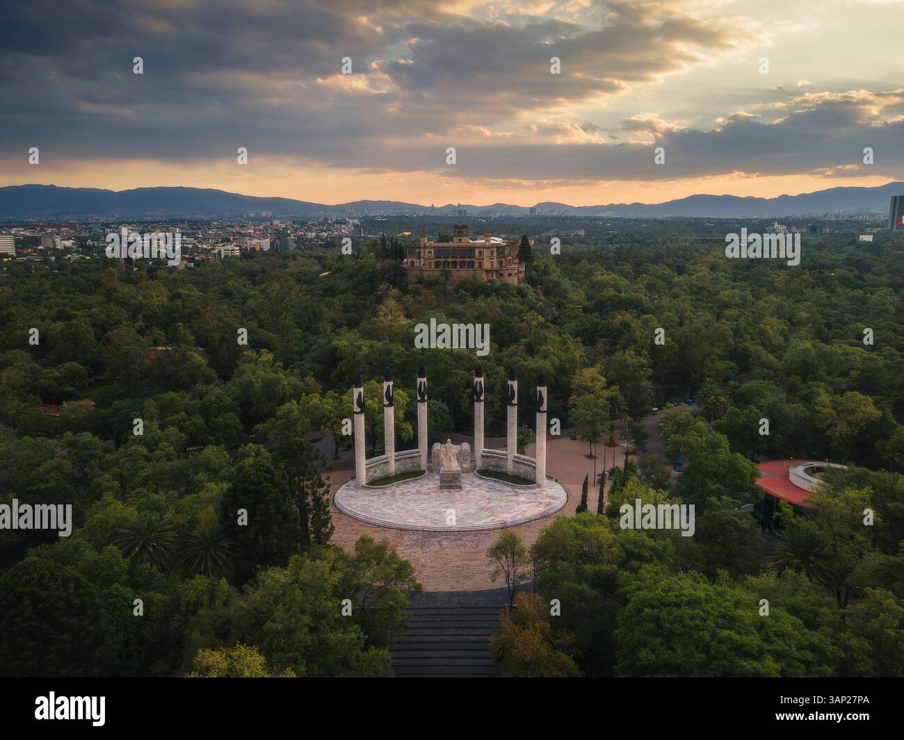Aerial view of Castillo de Chapultepec and Bosque de Chapultepec park ...