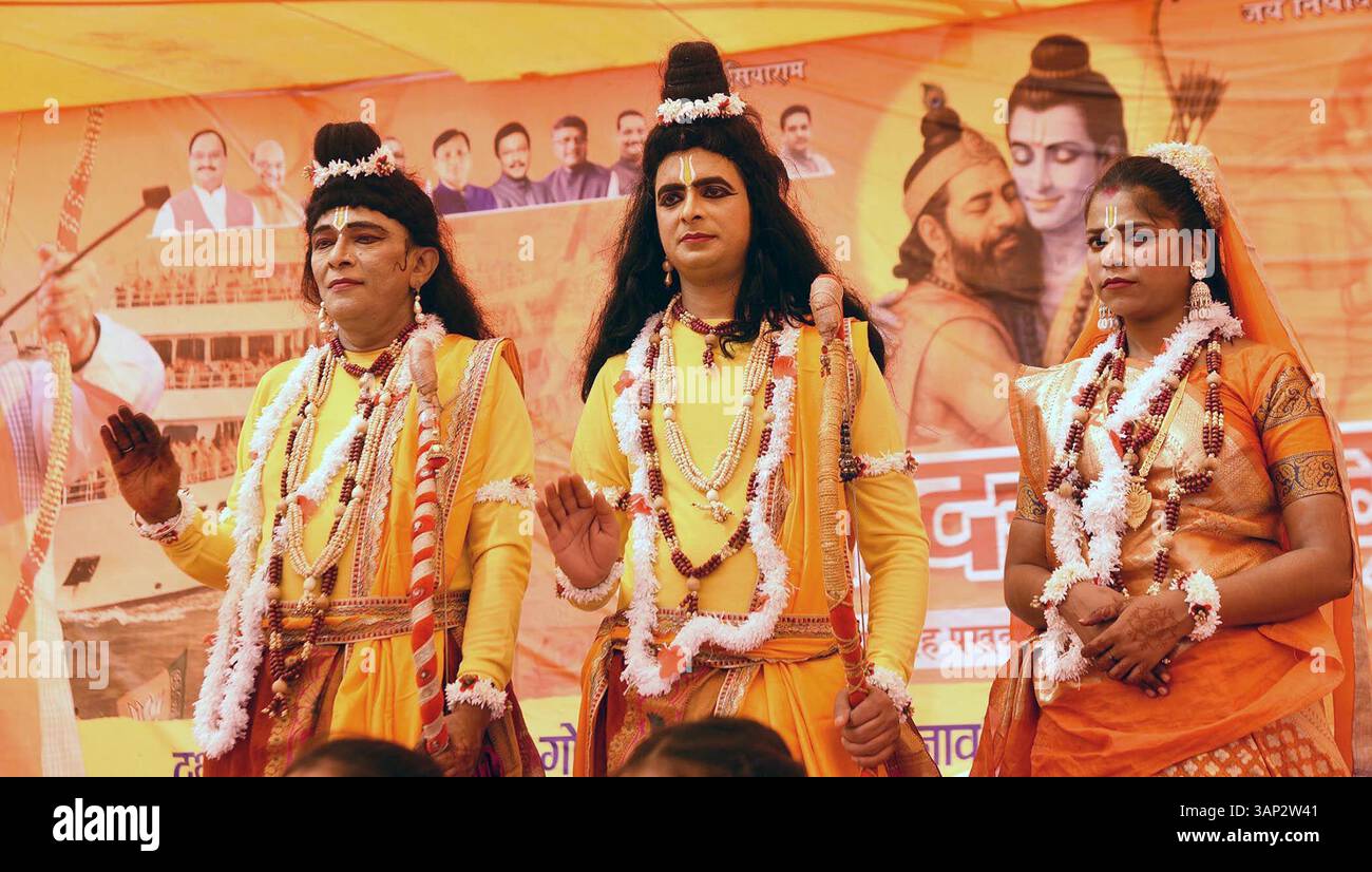 Patna, India. 15th Apr, 2025. PATNA, INDIA - APRIL 15: Artists dress up ...