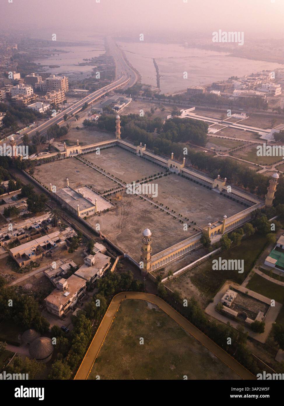 Aerial view of Mosque in Hyderabad, Sindh, Pakistan Stock Photo - Alamy