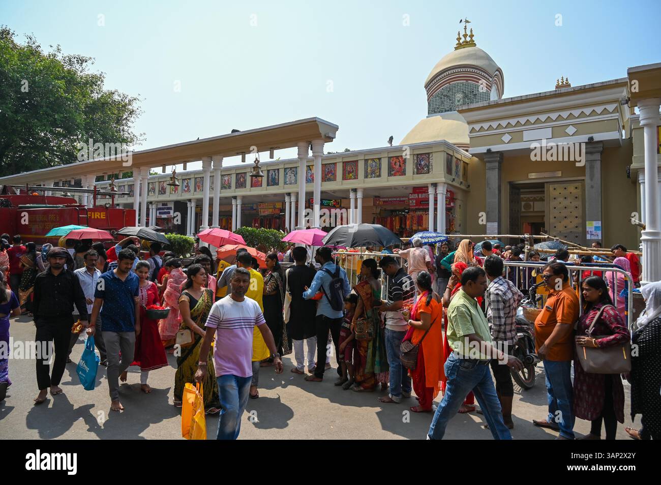 KOLKATA, INDIA - APRIL 15: Devotees queue to visit Kalighat Temple on ...
