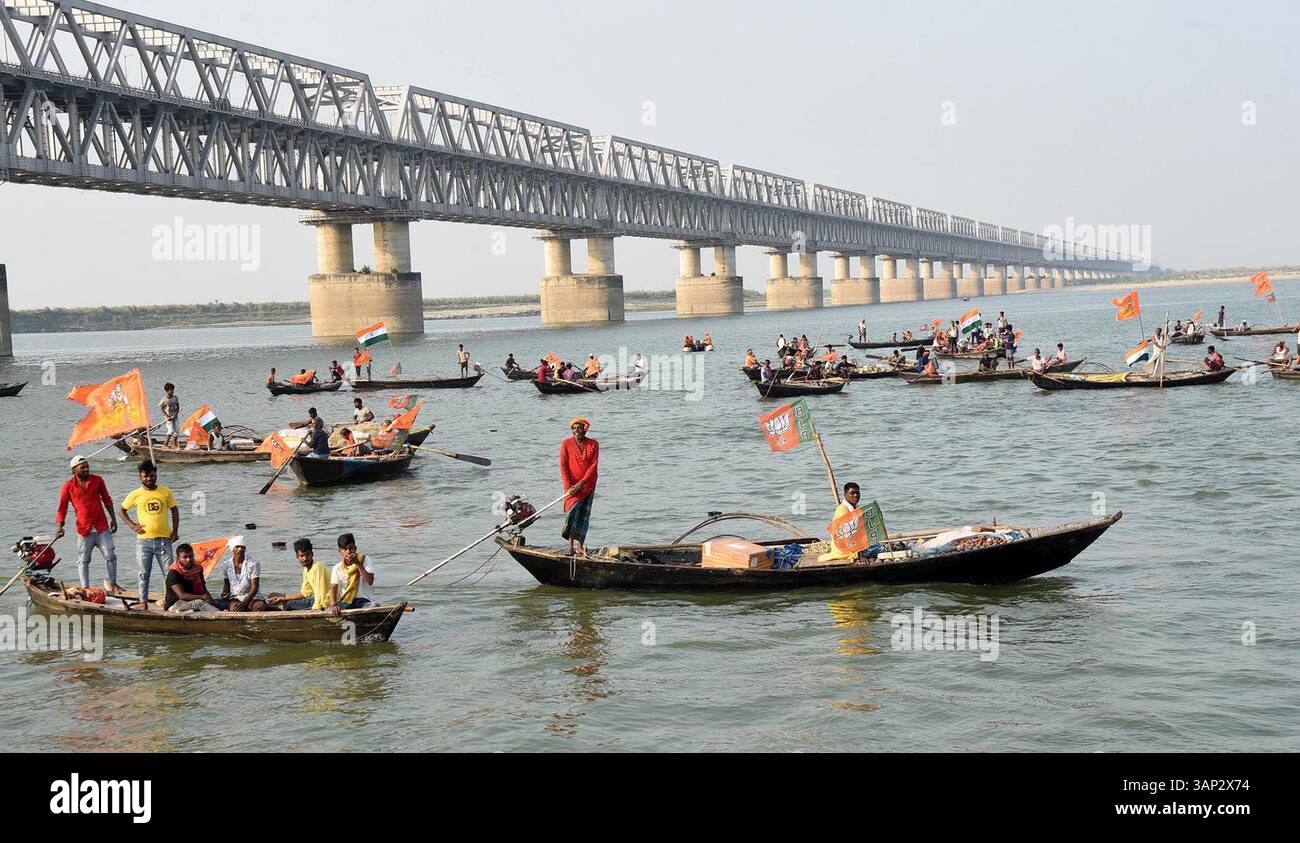 PATNA, INDIA - APRIL 15: Participants participating in boat racing ...