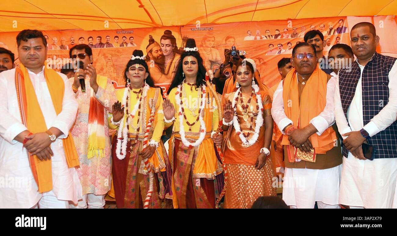 Patna, India. 15th Apr, 2025. PATNA, INDIA - APRIL 15: Artists dress up ...