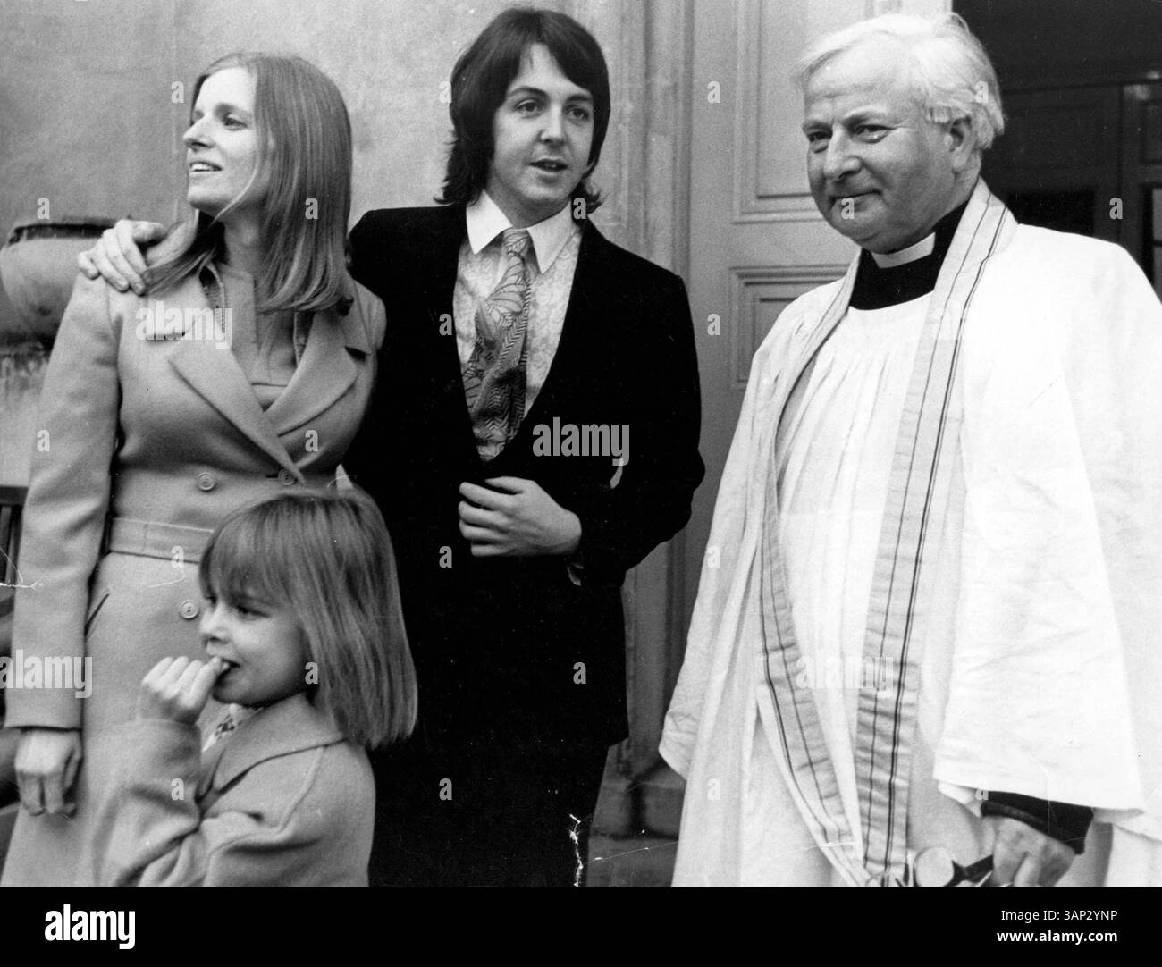 Dec. 28, 2004 - PAUL MCCARTNEY MARRIES LINDA EASTMAN AT LONDON'S ...