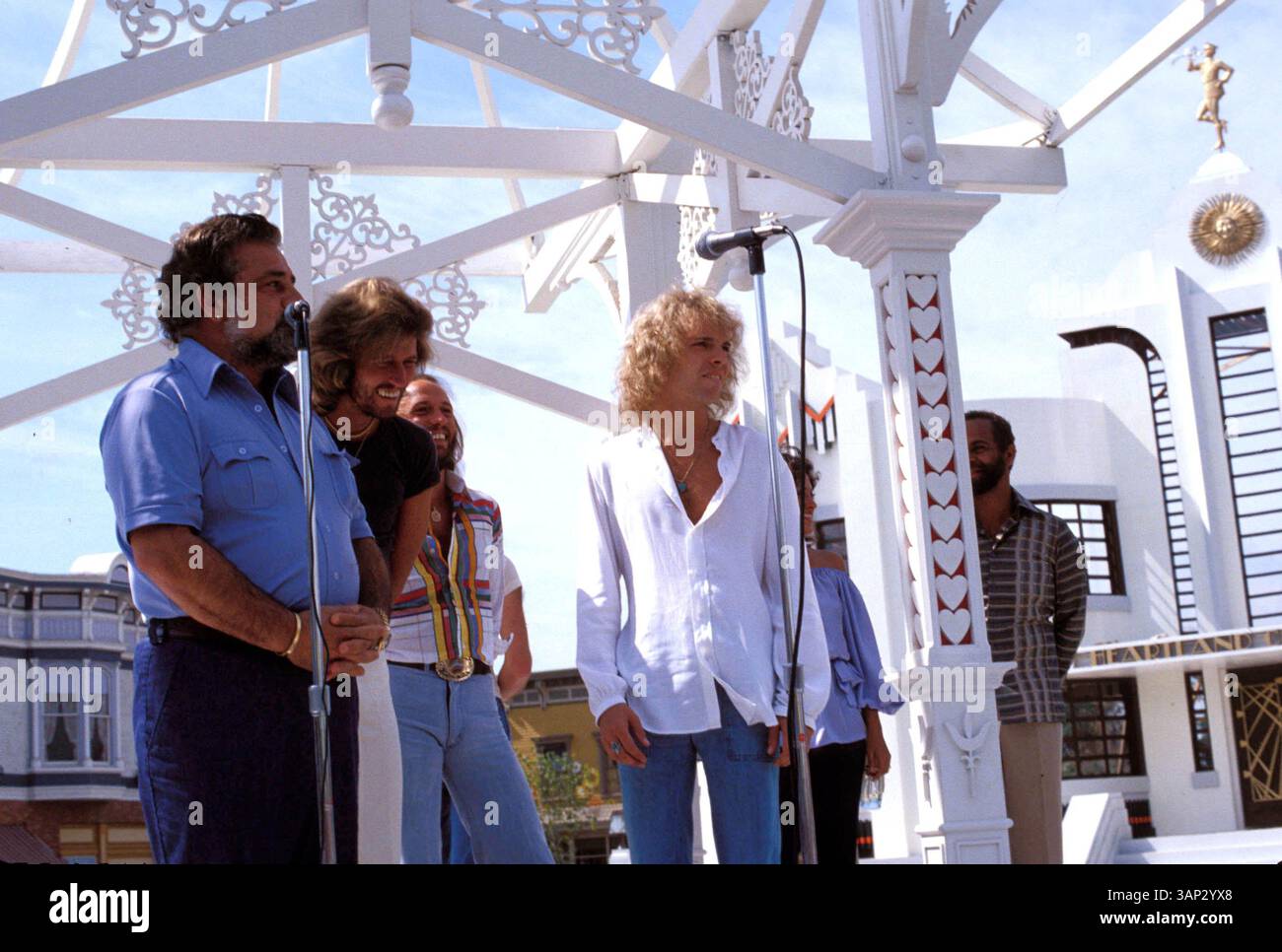 July 15, 2005 - G5057.1977.PETER FRAMPTON AND THE BEE GEES. PHOTOS ...