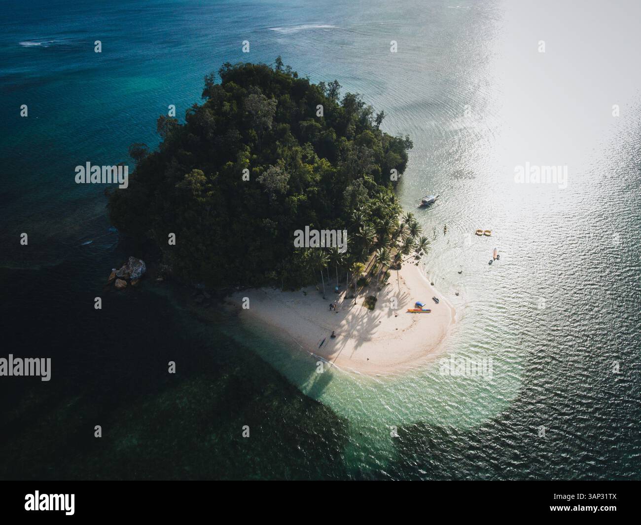 Aerial view of Hiyor-hiyoran Island beach in Lianga, Surigao del Sur, Philippines Stock Photo ...