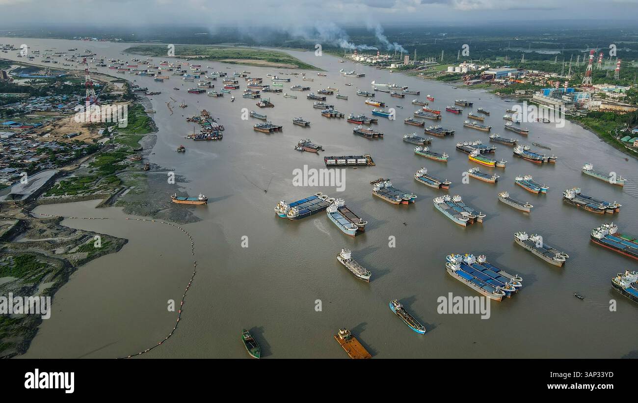 Aerial view of Shah Amanat Bridge over the busy Karnafully River with ...