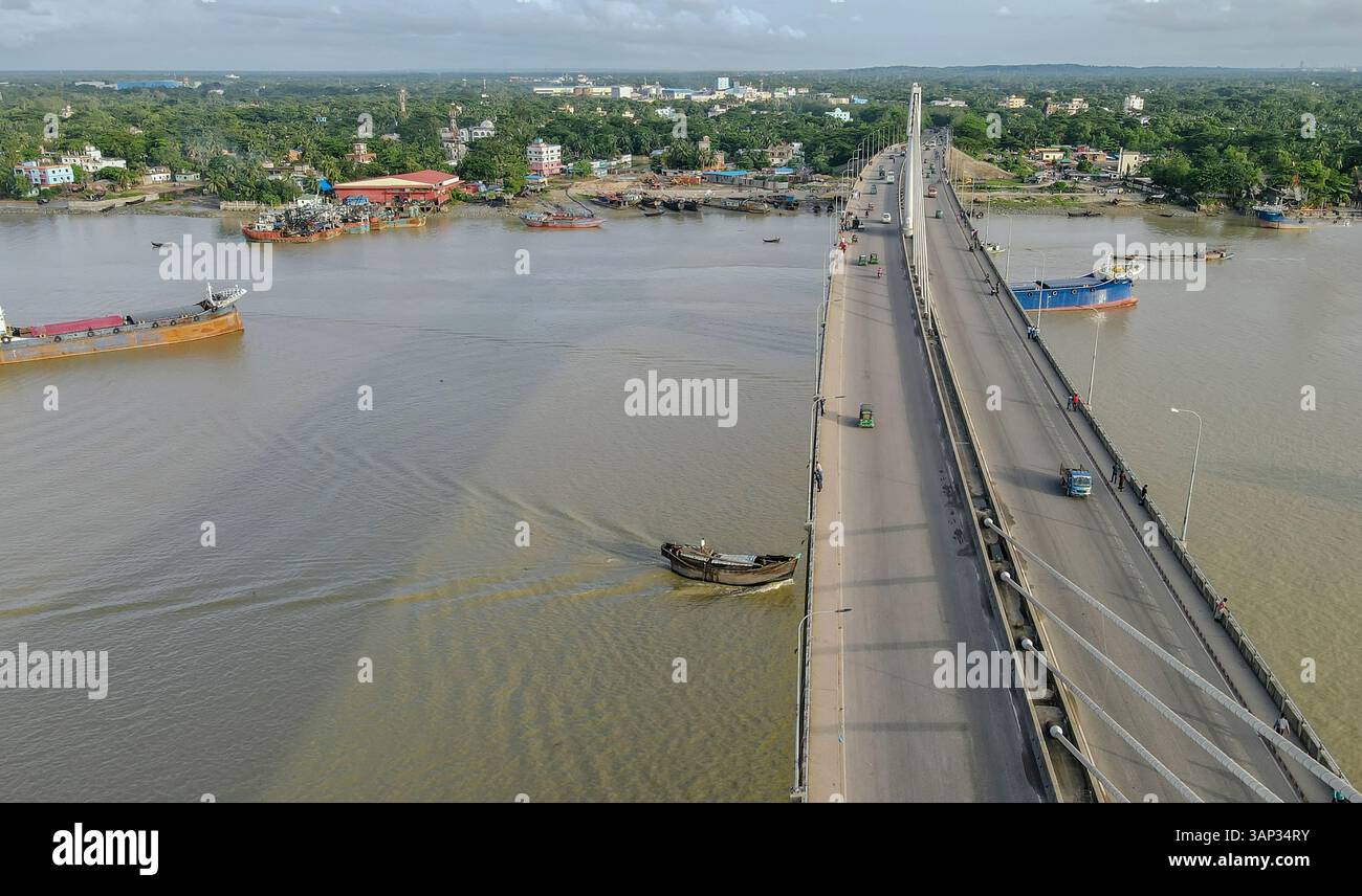 Aerial view of Shah Amanat Bridge over the Karnafully River with ships, Sikalbaha, Patiya ...