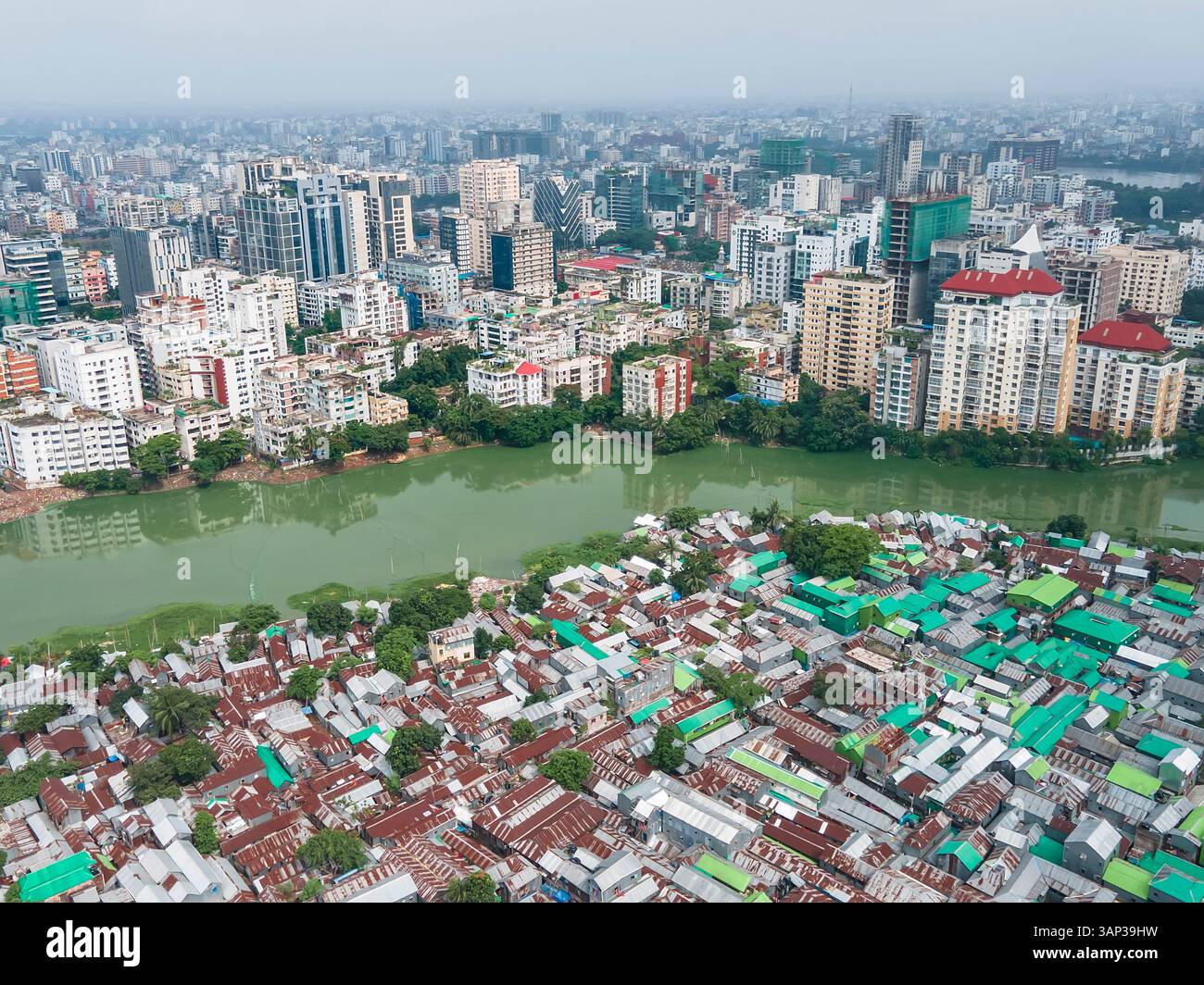 Aerial view of banani lake surrounded by korail slums and bashundhara ...
