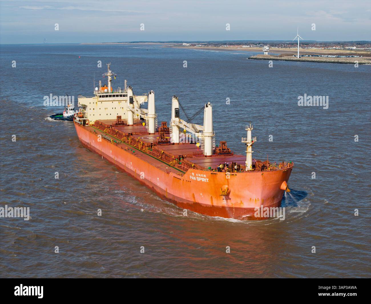 Bulk carrier ship Pan Spirit in River Mersey with tugs, Liverpool ...