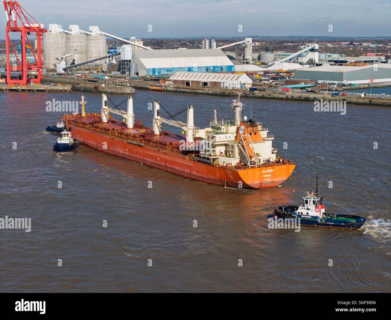 Bulk carrier ship turns hi-res stock photography and images - Alamy
