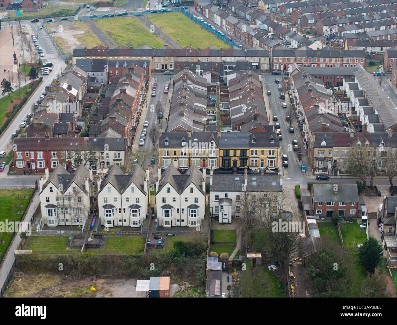 Suburb houses britain hi-res stock photography and images - Alamy