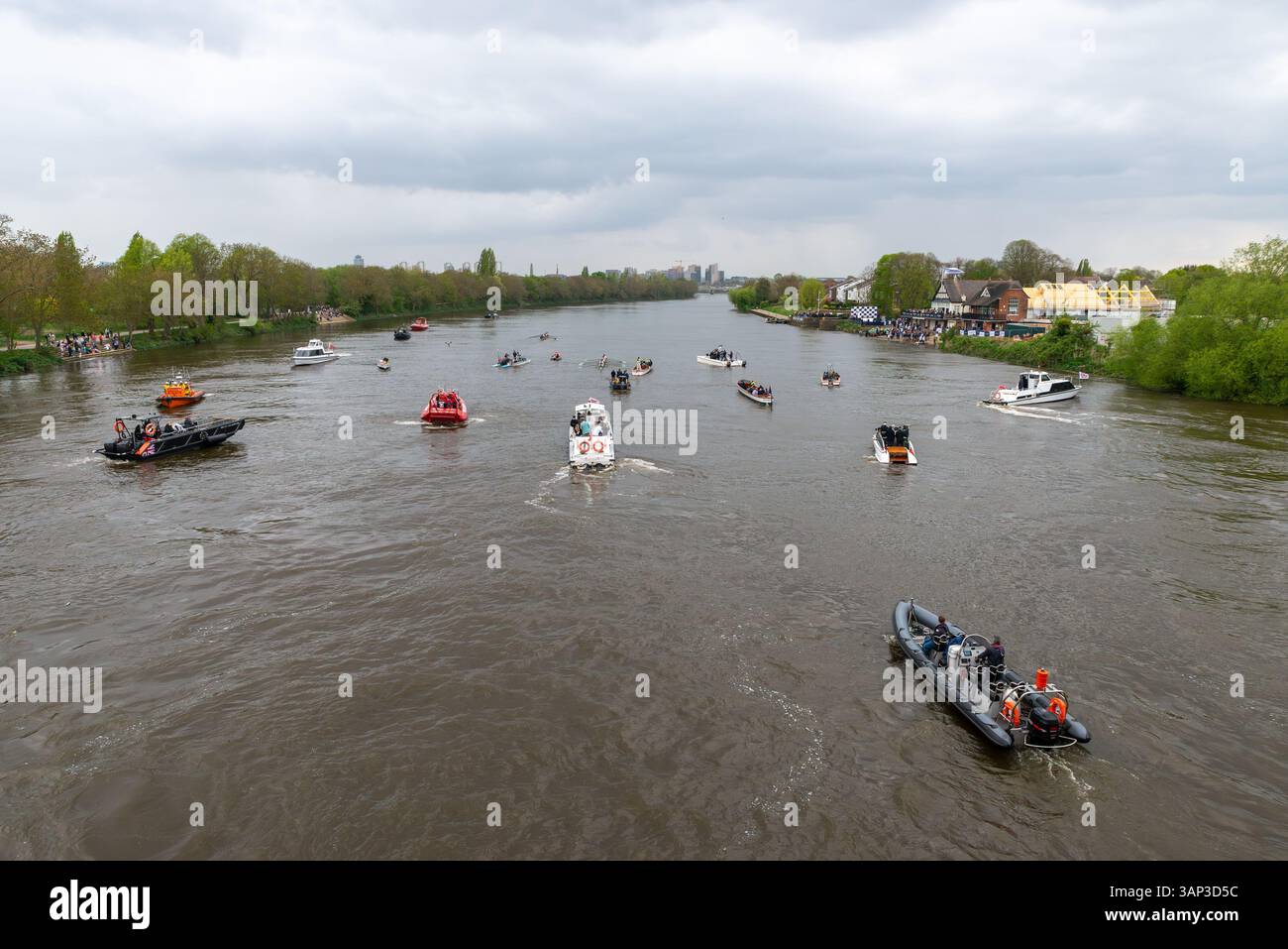 University Boat Race Men's race teams Cambridge and Oxford and chase ...