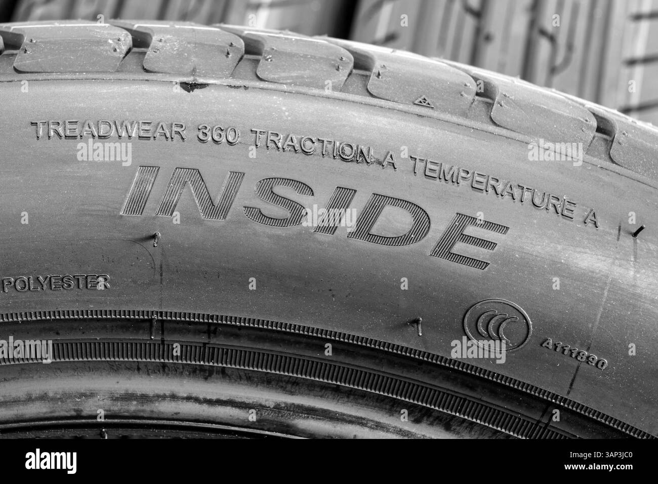 Side view of a new tire with an indication of tire inside and treadwear ...