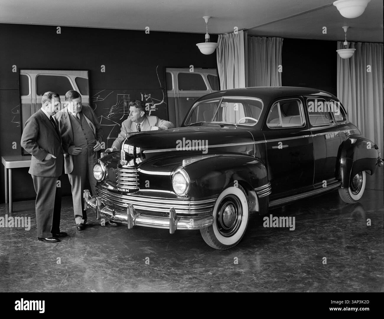 Norman Bel Geddes and Nash-Kelvinator corporation officials inspecting ...