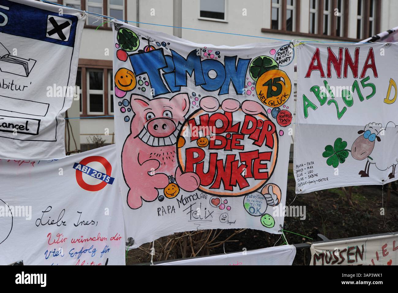 Abi-Plakate vor der Schillerschule. 15.03.2015 Frankfurt Abi-Plakate ...