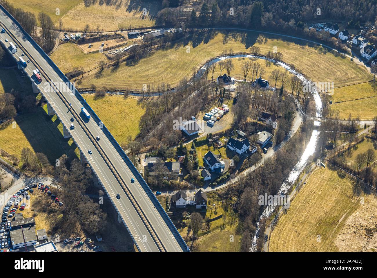Luftbild, Fluss Bigge und Autobahn A45 mit Talbrücke. Saßmicke ...