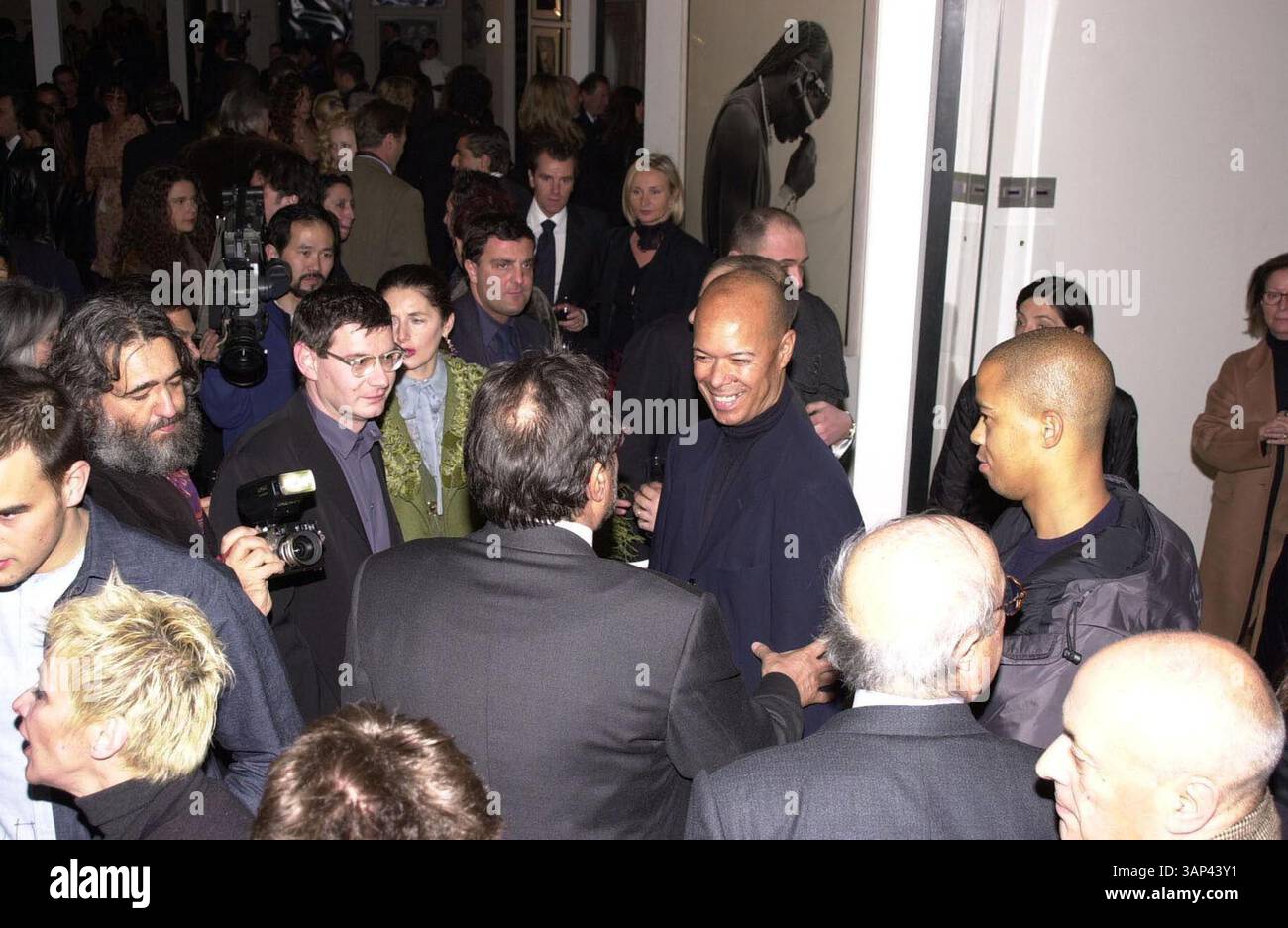 Milan crowd greeting hi-res stock photography and images - Alamy
