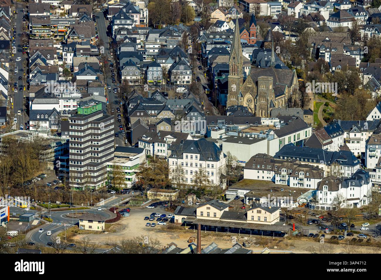 Luftbild, ehemaliger Bahnhof Olpe, links Rathaus Olpe, Altes Lyzeum ...