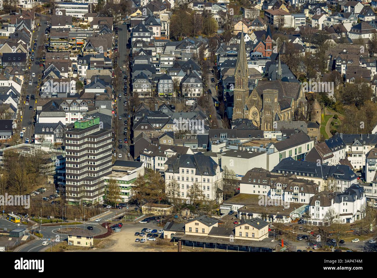 Luftbild, ehemaliger Bahnhof Olpe, links Rathaus Olpe, Altes Lyzeum ...