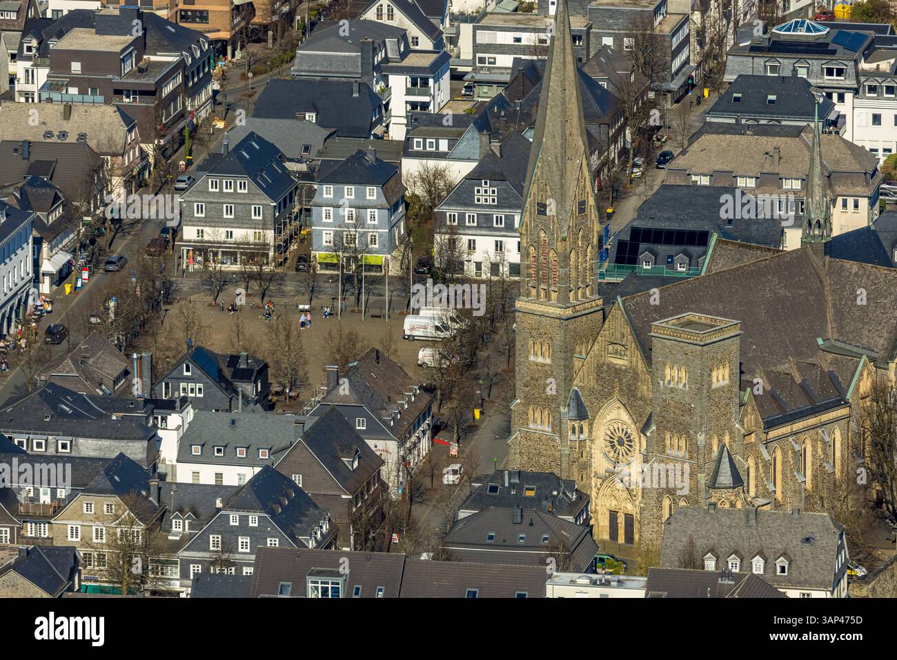 Luftbild, City mit Marktplatz und St. Martinus katholische Kirche, Olpe ...
