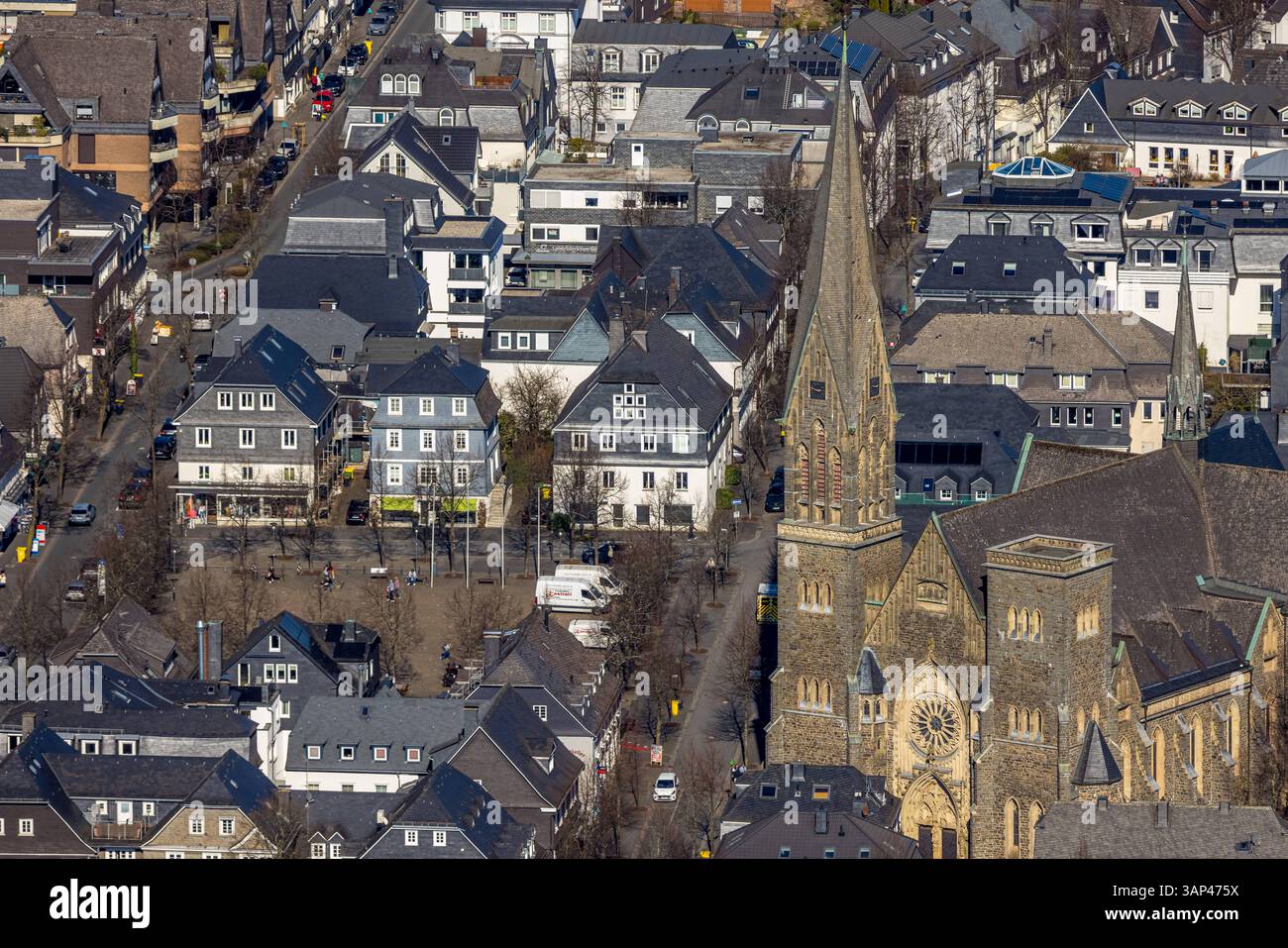 Luftbild, City mit Marktplatz und St. Martinus katholische Kirche, Olpe ...