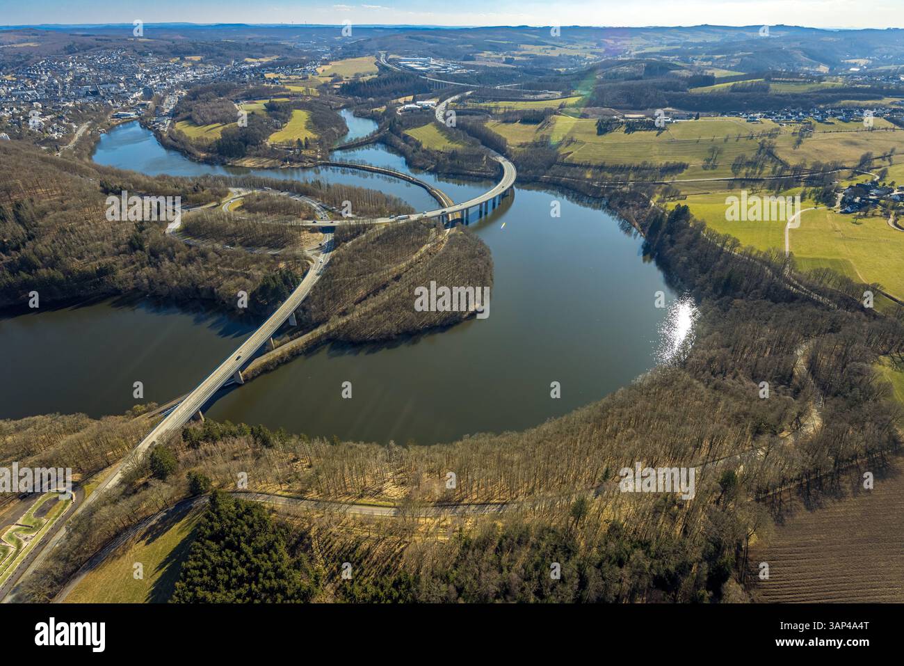 Luftbild, Biggesee mit Waldgebiet, Obersee mit Brücke Landesstraße L512 ...