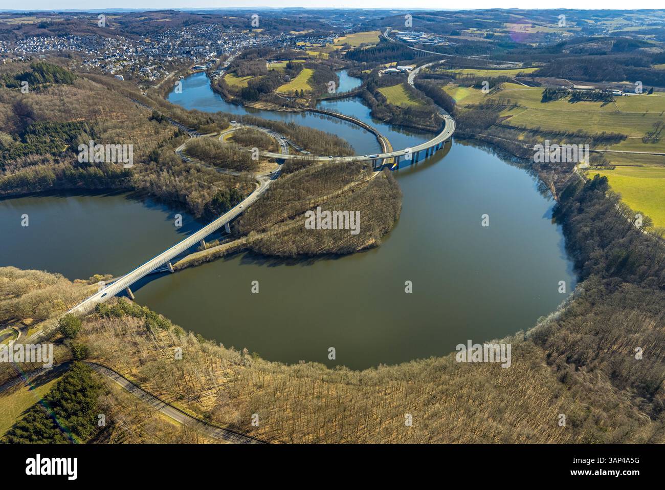 Luftbild, Biggesee mit Waldgebiet, Obersee mit Brücke Landesstraße L512 ...