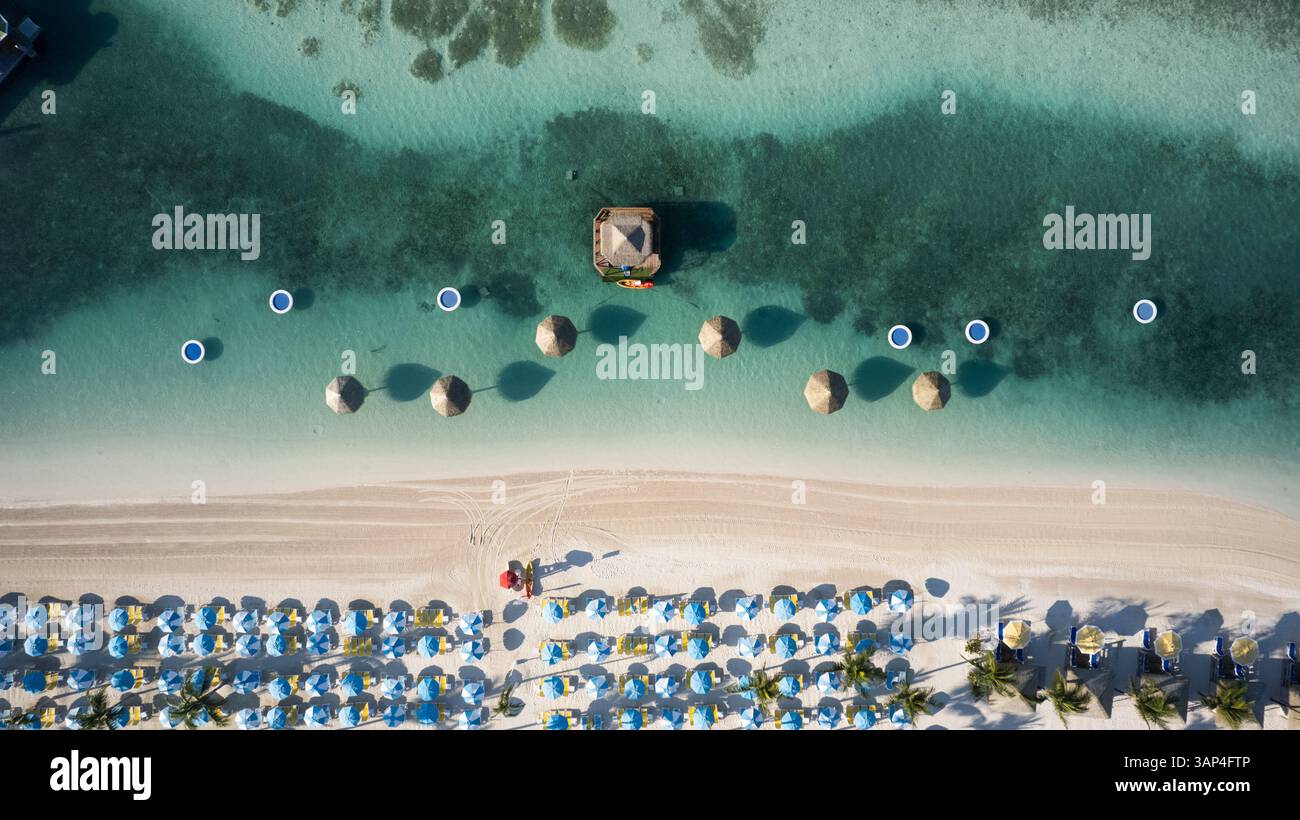 Aerial view of the floating bar at CocoCay, the Bahamas Stock Photo - Alamy