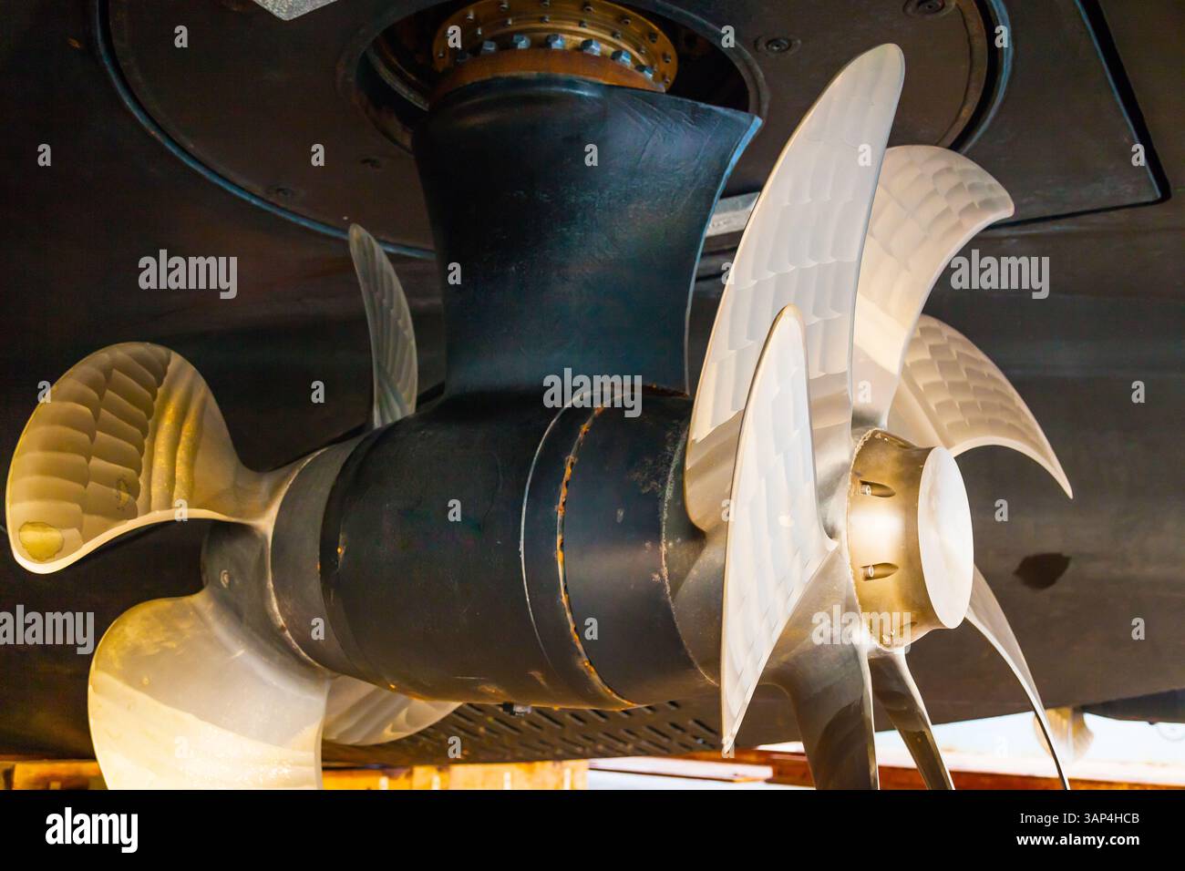 Azimuth propellers hi-res stock photography and images - Alamy