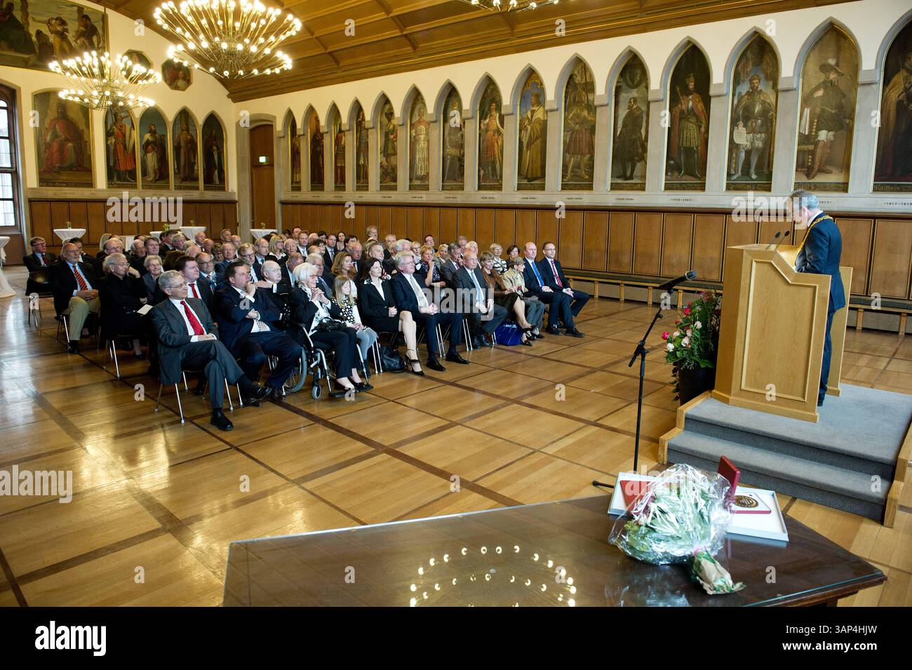 Römer: Verleihung der Ehrenplakette der Stadt Frankfurt an Prof. Dr ...