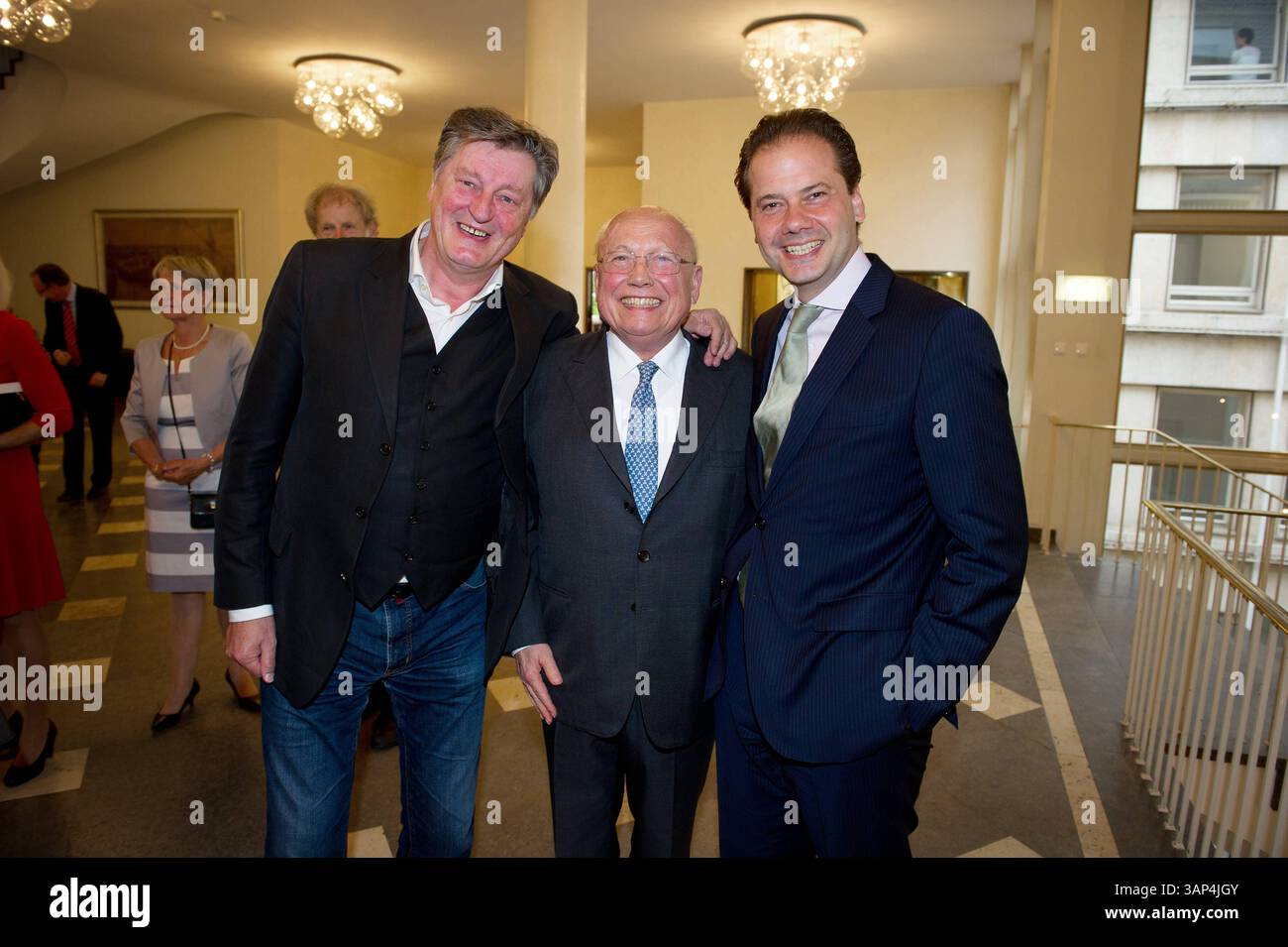 Römer: Verleihung der Ehrenplakette der Stadt Frankfurt an Prof. Dr ...