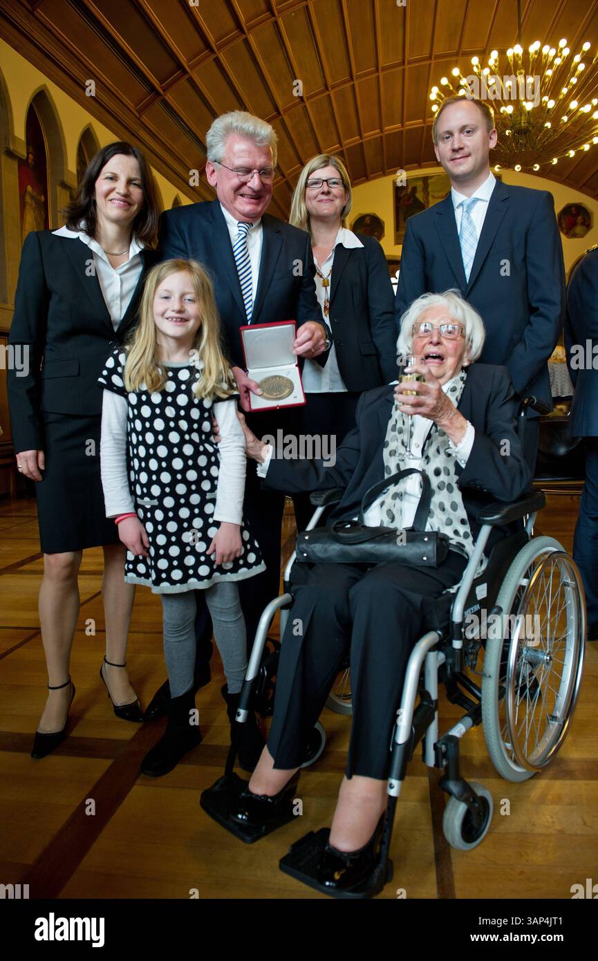 Römer: Verleihung der Ehrenplakette der Stadt Frankfurt an Prof. Dr ...